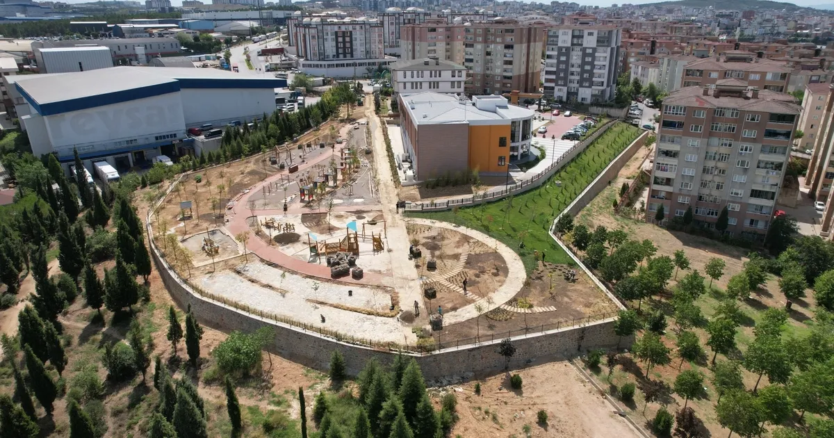 Çayırova Duyu Bahçesi’nde çim serimi başladı - TOURISMJOURNAL